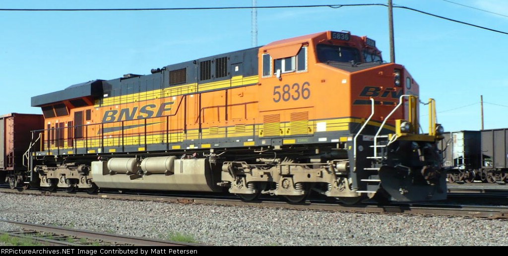 BNSF 5836